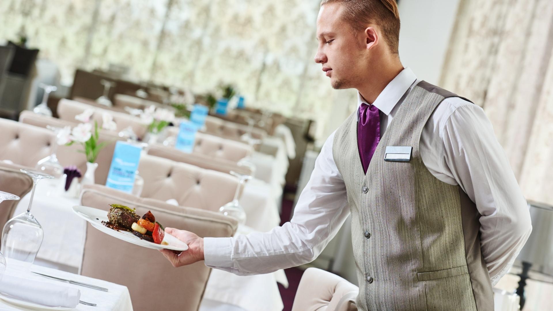 Complete List of Restaurant Staff [Roles + Responsibilities]